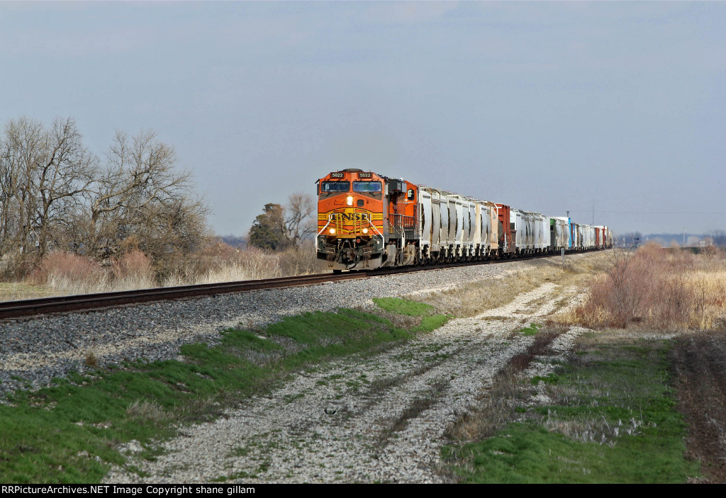 BNSF 5022 leads a Wb freight bound for Kc.